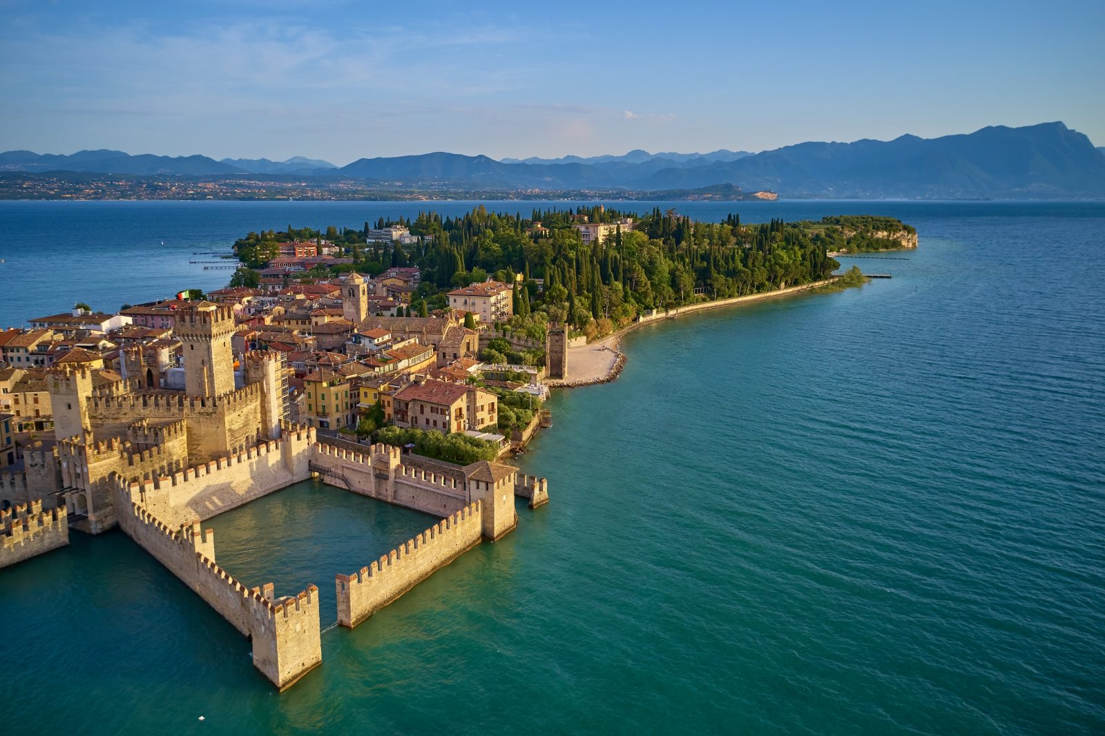 Guida alla scoperta di Sirmione e del suo Castello Scaligero - I Filari ...